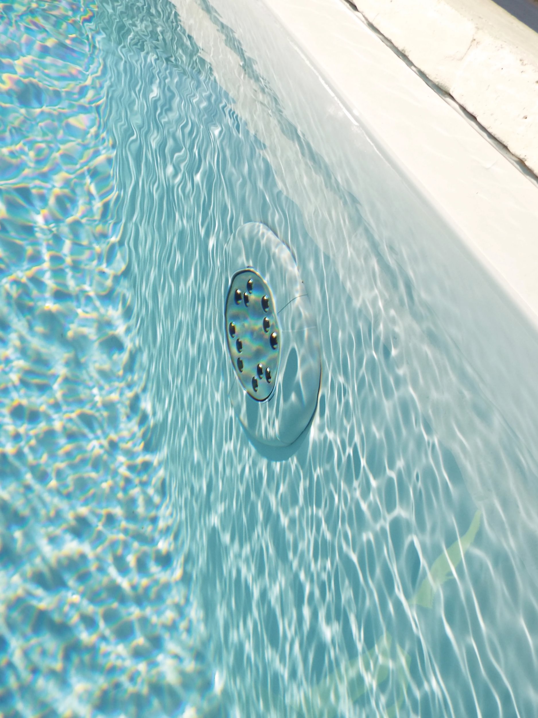 How to choose your pool lighting - CF Group